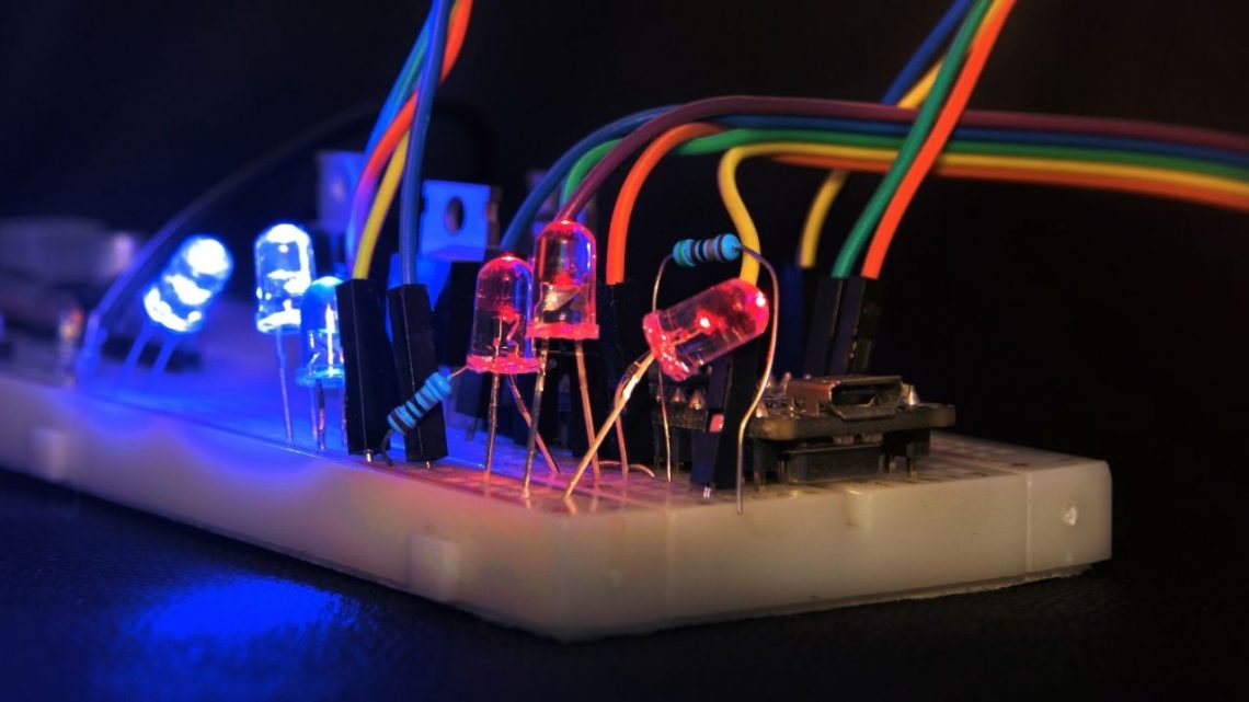 Project Arduino mengatur kecerahan (Fading) LED (lanjutan) Project Arduino mengatur kecerahan (Fading) LED (lanjutan)